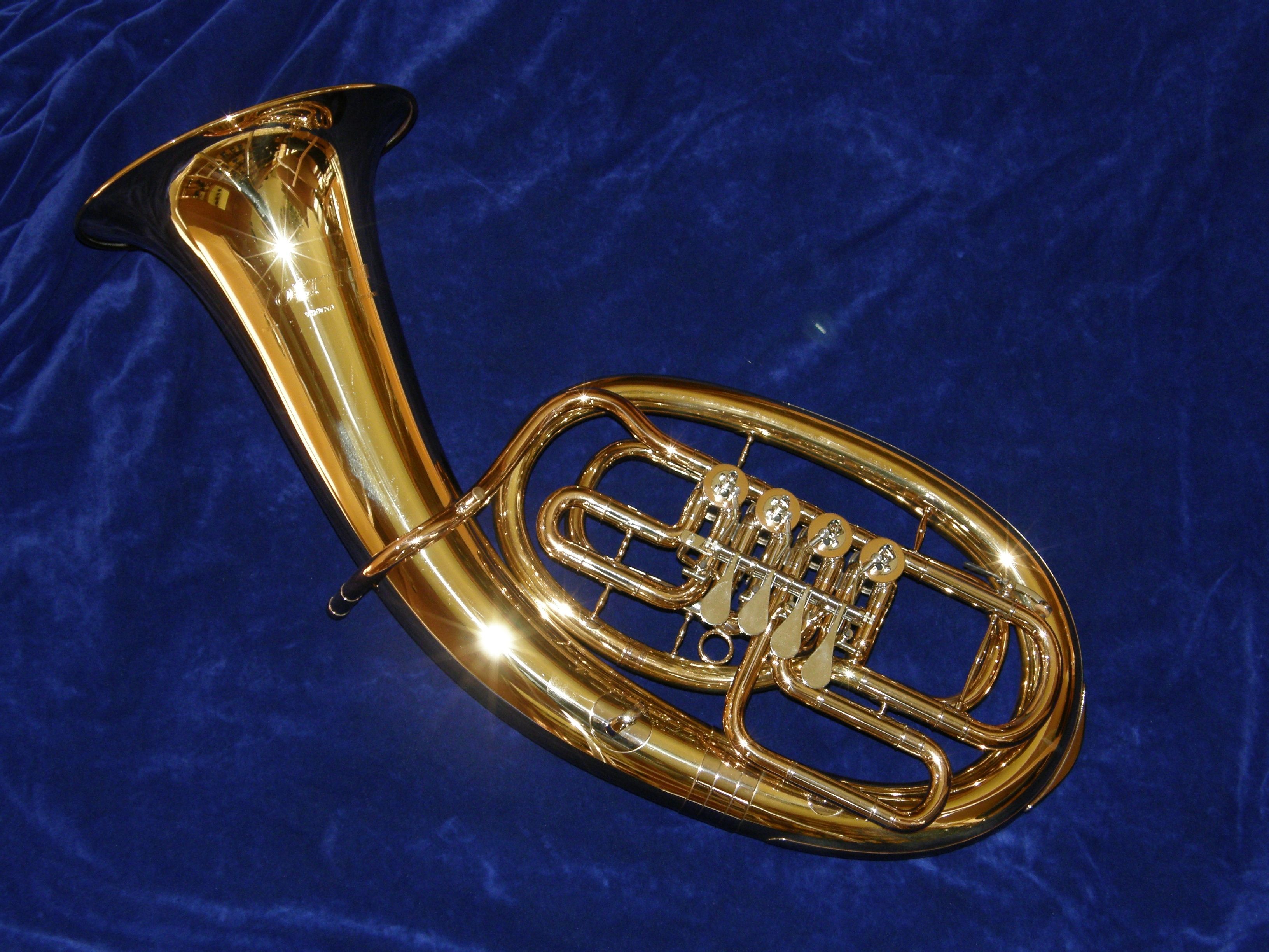 Hochwertige Musikinstrumente kaufen in Wien | Tiefes Blech